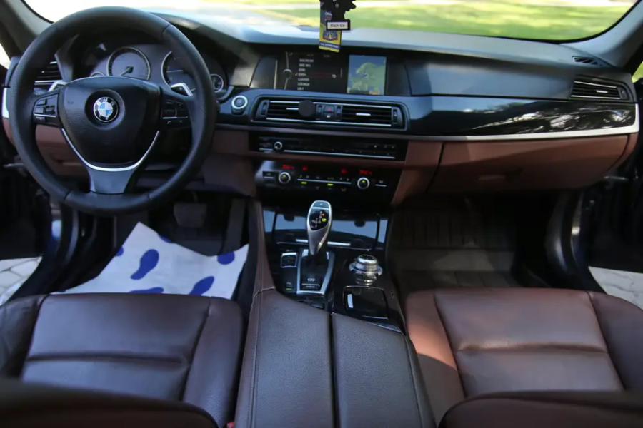 Blue BMW 535 2011 in Riga, with an engine capacity of 3.00 L and mileage of 421 thousand km for 7490 €, photo 12 on AUTOMOTO.COM.LV