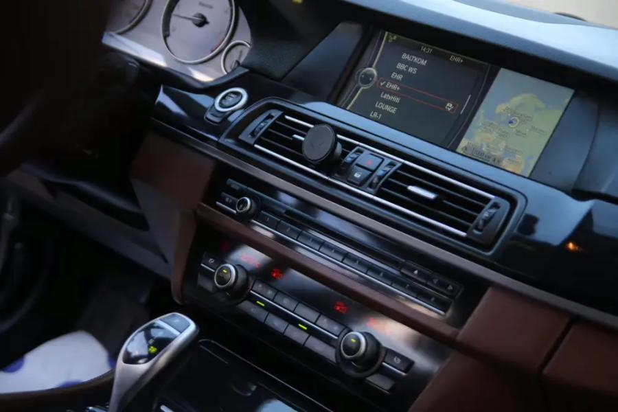 Blue BMW 535 2011 in Riga, with an engine capacity of 3.00 L and mileage of 421 thousand km for 7490 €, photo 15 on AUTOMOTO.COM.LV