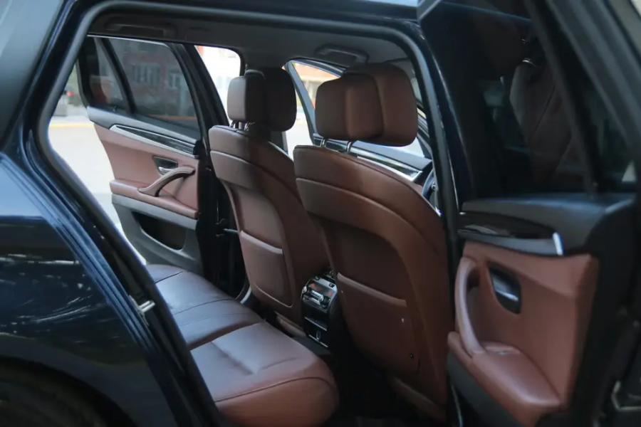 Blue BMW 535 2011 in Riga, with an engine capacity of 3.00 L and mileage of 421 thousand km for 7490 €, photo 18 on AUTOMOTO.COM.LV