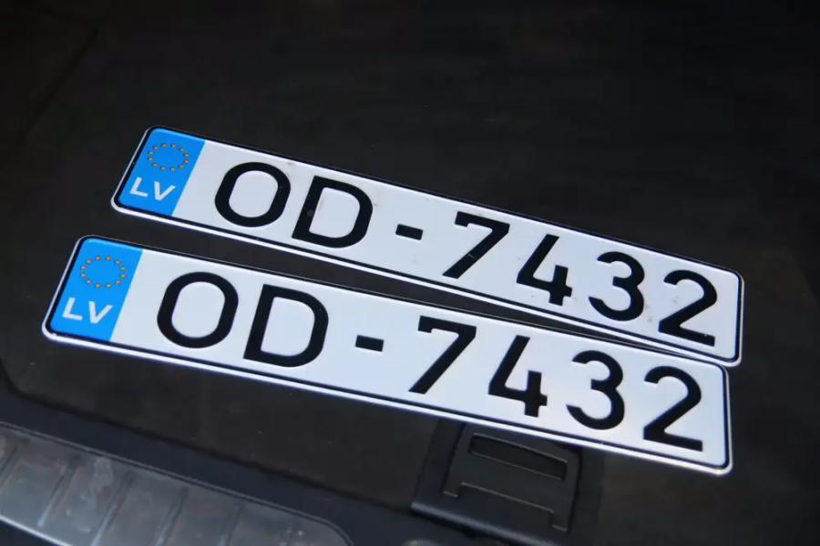 Blue BMW 535 2011 in Riga, with an engine capacity of 3.00 L and mileage of 421 thousand km for 7490 €, photo 20 on AUTOMOTO.COM.LV