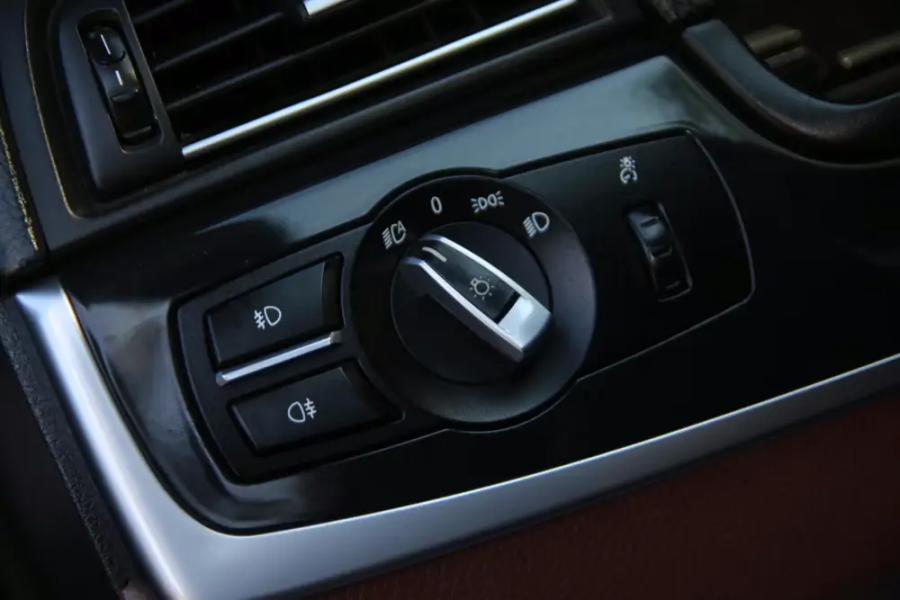 Blue BMW 535 2011 in Riga, with an engine capacity of 3.00 L and mileage of 421 thousand km for 7490 €, photo 22 on AUTOMOTO.COM.LV
