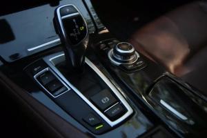 Blue BMW 535 2011 in Riga, with an engine capacity of 3.00 L and mileage of 421 thousand km for 7490 €, photo 27 on AUTOMOTO.COM.LV