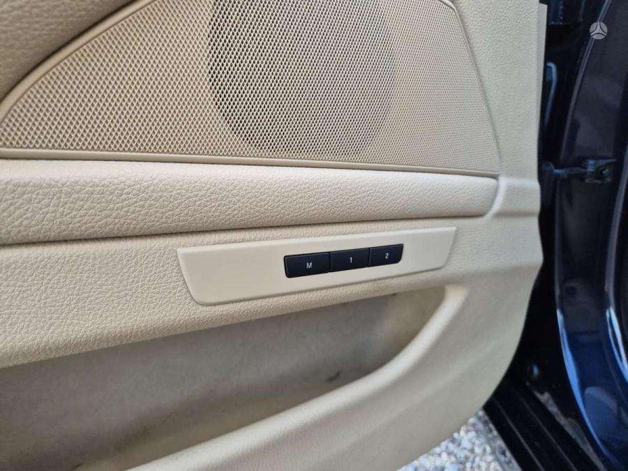 Blue BMW 535 2014 in Utena, with an engine capacity of 2.99 L and mileage of 337 thousand km for 8490 €, photo 12 on AUTOMOTO.COM.LV