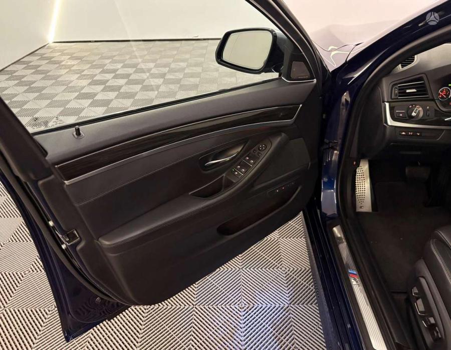 Blue BMW 535 2016 in Marijampole, with an engine capacity of 2.99 L and mileage of 235 thousand km for 14650 €, photo 29 on AUTOMOTO.COM.LV
