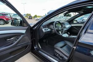 Blue BMW 535 2016 in Kaunas, with an engine capacity of 2.99 L and mileage of 154 thousand km for 16950 €, photo 25 on AUTOMOTO.COM.LV