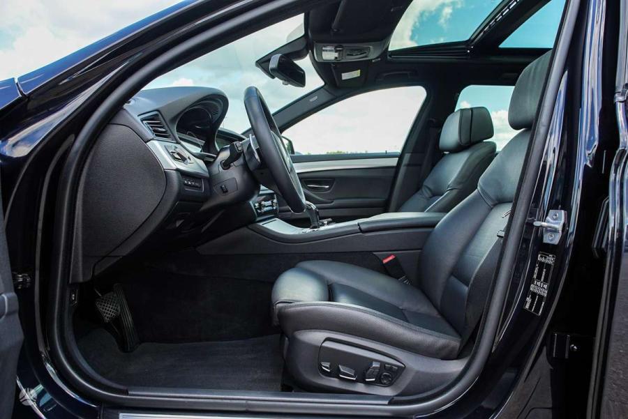 Blue BMW 535 2016 in Kaunas, with an engine capacity of 2.99 L and mileage of 154 thousand km for 16950 €, photo 27 on AUTOMOTO.COM.LV