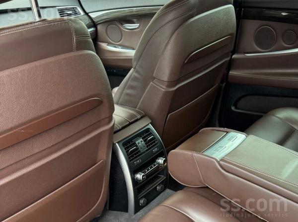 Brown BMW 535 2016 in Riga, with an engine capacity of 3.00 L and mileage of 177 thousand km for 14800 €, photo 4 on AUTOMOTO.COM.LV