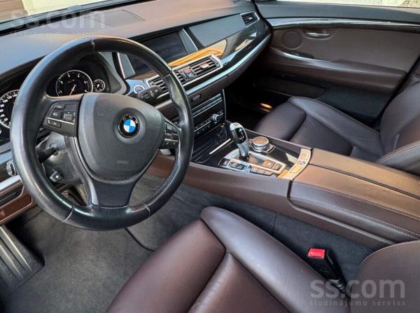 Brown BMW 535 2016 in Riga, with an engine capacity of 3.00 L and mileage of 177 thousand km for 14800 €, photo 6 on AUTOMOTO.COM.LV