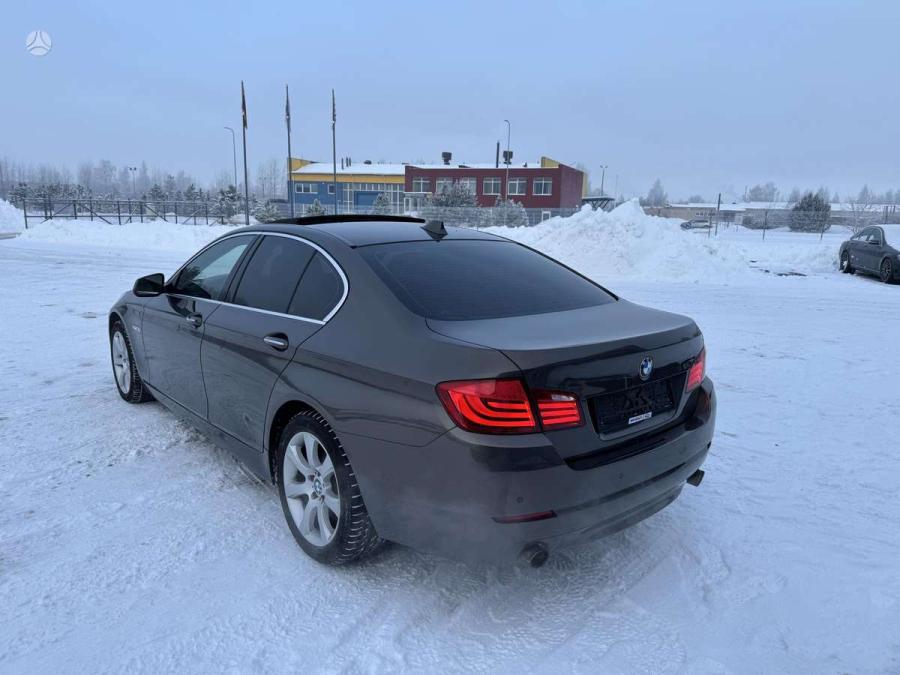 Brūns BMW 535 2011 Telšiai, ar dzinēja tilpumu 2.99 L un nobraukumu 225 tūkst. km par 9300 €, foto 4 vietnē AUTOMOTO.COM.LV