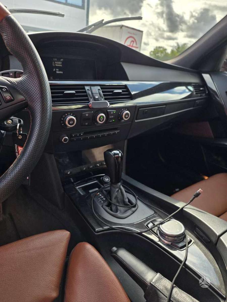 Brūns BMW 535 2005 Tallina, ar dzinēja tilpumu 3.00 L un nobraukumu 390 tūkst. km par 14000 €, foto 9 vietnē AUTOMOTO.COM.LV