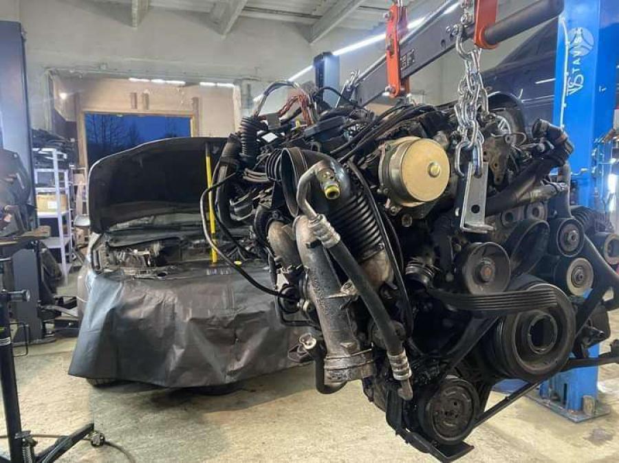 Brūns BMW 535 2005 Tallina, ar dzinēja tilpumu 3.00 L un nobraukumu 390 tūkst. km par 14000 €, foto 31 vietnē AUTOMOTO.COM.LV