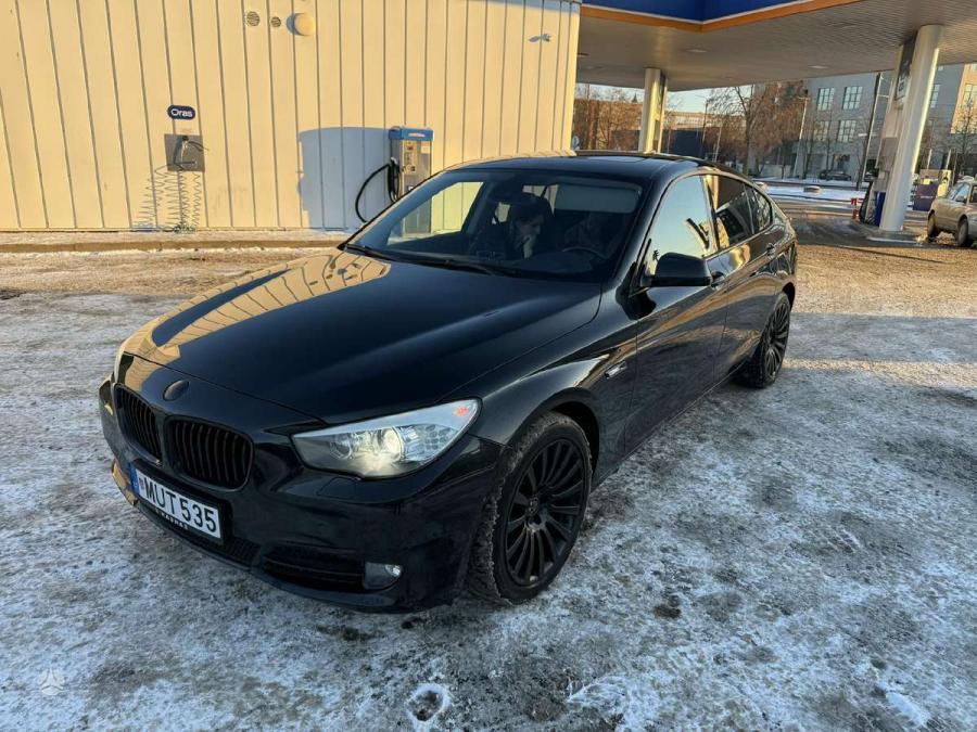 Black BMW 535 Gran Turismo 2010 in Kaunas, with an engine capacity of 3.00 L and mileage of 339 thousand km for 10999 €, photo 2 on AUTOMOTO.COM.LV