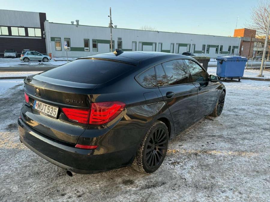 Black BMW 535 Gran Turismo 2010 in Kaunas, with an engine capacity of 3.00 L and mileage of 339 thousand km for 10999 €, photo 3 on AUTOMOTO.COM.LV