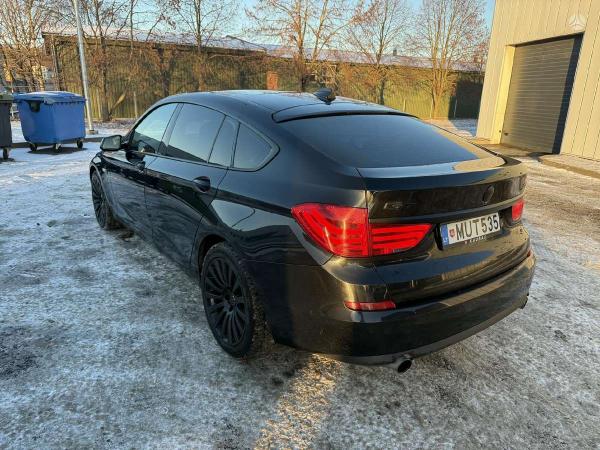 Melns BMW 535 Gran Turismo 2010 Kauņa, ar dzinēja tilpumu 3.00 L un nobraukumu 339 tūkst. km par 10999 €, foto 4 vietnē AUTOMOTO.COM.LV