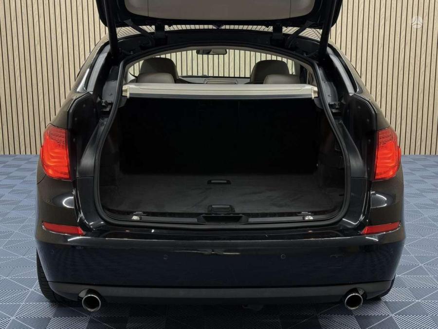Black BMW 535 Gran Turismo 2010 in Marijampole, with an engine capacity of 2.99 L and mileage of 339 thousand km for 9999 €, photo 16 on AUTOMOTO.COM.LV