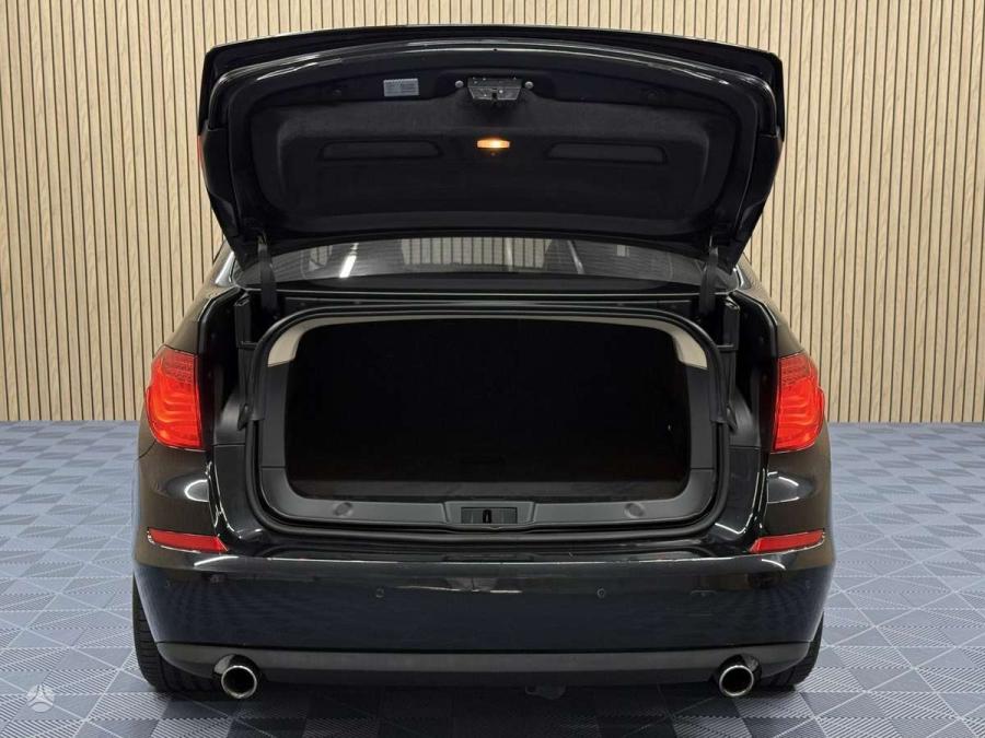 Black BMW 535 Gran Turismo 2010 in Marijampole, with an engine capacity of 2.99 L and mileage of 339 thousand km for 9999 €, photo 17 on AUTOMOTO.COM.LV