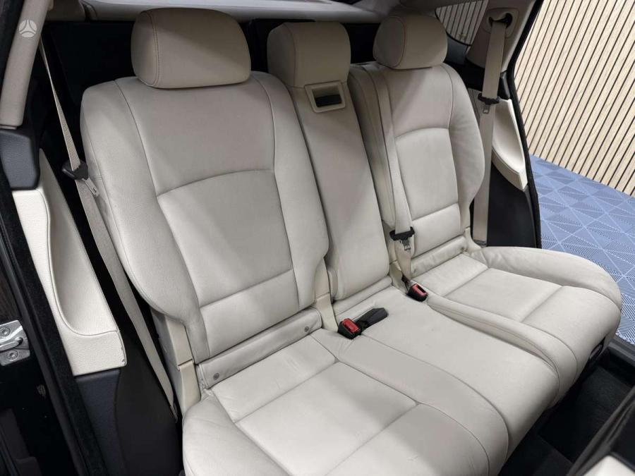 Black BMW 535 Gran Turismo 2010 in Marijampole, with an engine capacity of 2.99 L and mileage of 339 thousand km for 9999 €, photo 21 on AUTOMOTO.COM.LV