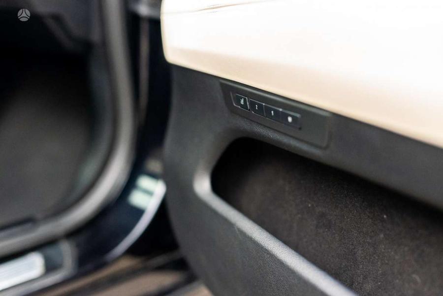 Black BMW 535 Gran Turismo 2013 in Kaunas, with an engine capacity of 2.99 L and mileage of 212 thousand km for 18500 €, photo 26 on AUTOMOTO.COM.LV