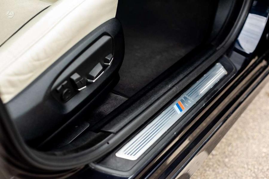 Black BMW 535 Gran Turismo 2013 in Kaunas, with an engine capacity of 2.99 L and mileage of 212 thousand km for 18500 €, photo 27 on AUTOMOTO.COM.LV
