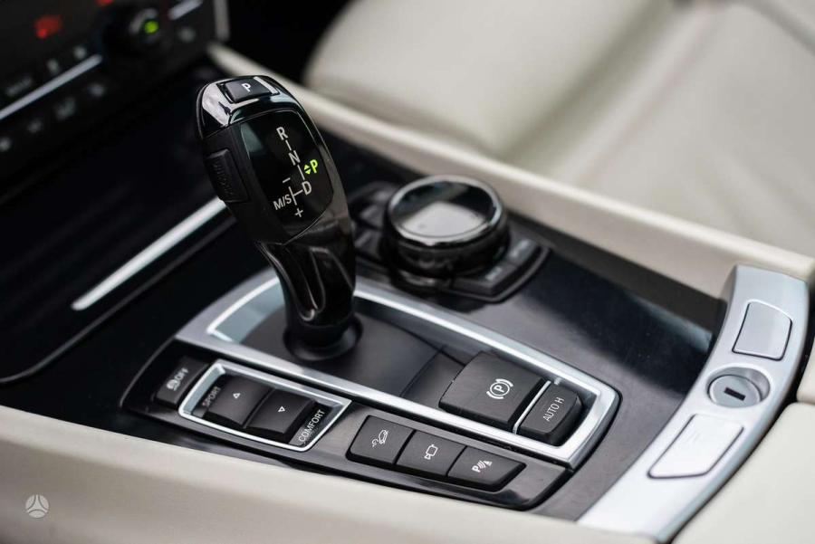Black BMW 535 Gran Turismo 2013 in Kaunas, with an engine capacity of 2.99 L and mileage of 212 thousand km for 18500 €, photo 30 on AUTOMOTO.COM.LV