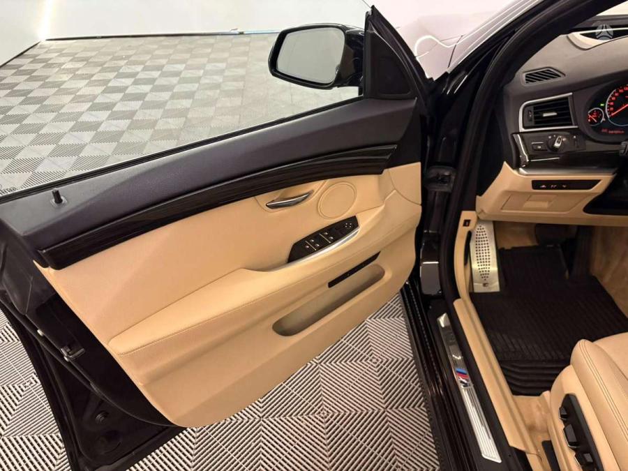 Melns BMW 535 Gran Turismo 2014 Marijampole, ar dzinēja tilpumu 2.99 L un nobraukumu 274 tūkst. km par 15850 €, foto 26 vietnē AUTOMOTO.COM.LV