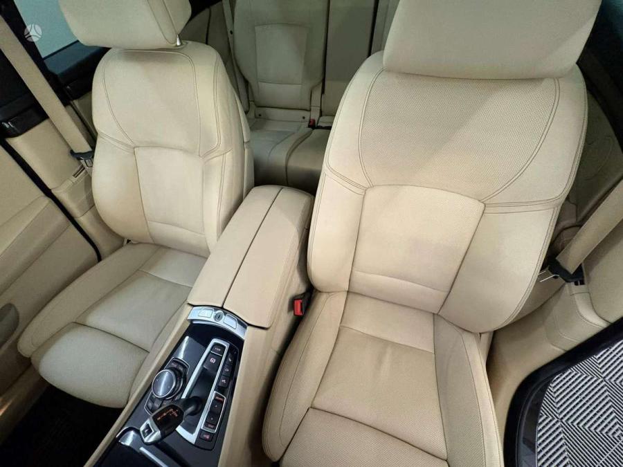 Melns BMW 535 Gran Turismo 2014 Marijampole, ar dzinēja tilpumu 2.99 L un nobraukumu 274 tūkst. km par 15850 €, foto 28 vietnē AUTOMOTO.COM.LV