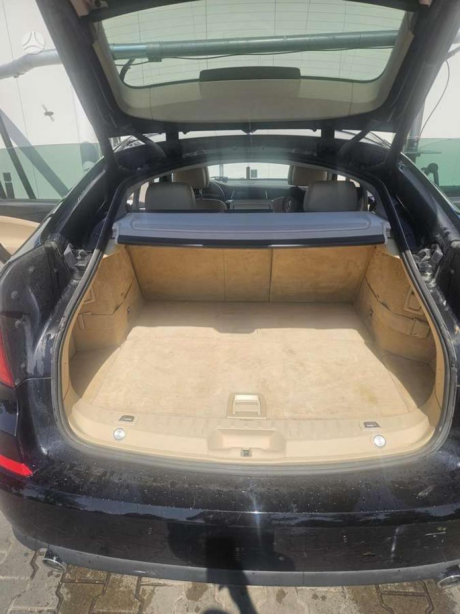 Black BMW 535 Gran Turismo 2011 in Vilnius, with an engine capacity of 3.00 L and mileage of 359 thousand km for 9600 €, photo 15 on AUTOMOTO.COM.LV