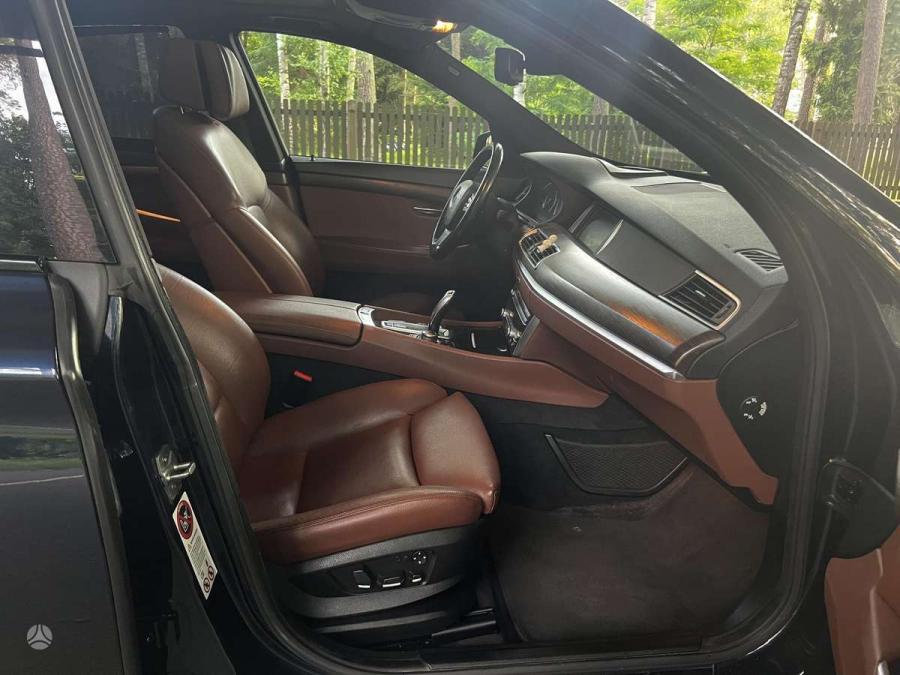 Blue BMW 535 Gran Turismo 2013 in Jurmala, with an engine capacity of 2.99 L and mileage of 274 thousand km for 13450 €, photo 18 on AUTOMOTO.COM.LV