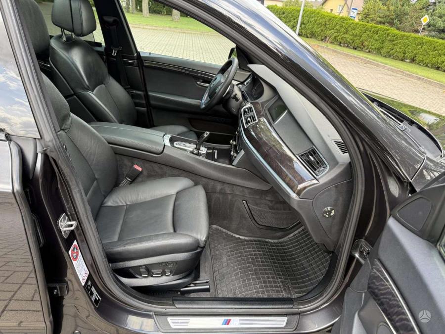 Grey BMW 535 Gran Turismo 2012 in Marijampole, with an engine capacity of 2.99 L and mileage of 248 thousand km for 11900 €, photo 27 on AUTOMOTO.COM.LV
