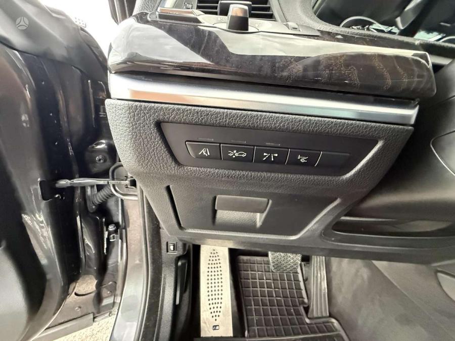 Grey BMW 535 Gran Turismo 2012 in Marijampole, with an engine capacity of 2.99 L and mileage of 250 thousand km for 11900 €, photo 23 on AUTOMOTO.COM.LV