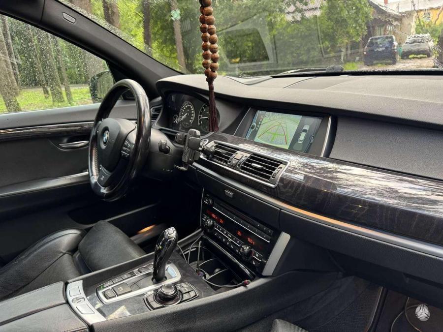 Pelēks BMW 535 Gran Turismo 2012 Kauņa, ar dzinēja tilpumu 2.99 L un nobraukumu 300 tūkst. km par 8600 €, foto 14 vietnē AUTOMOTO.COM.LV