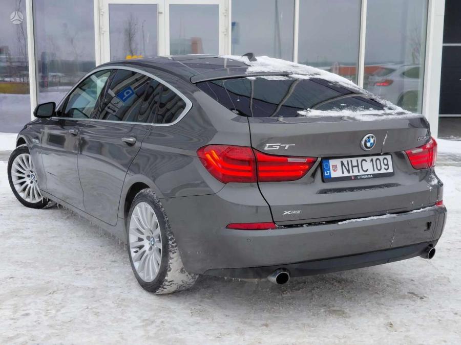 Pelēks BMW 535 Gran Turismo 2015 Viļņa, ar dzinēja tilpumu 2.98 L un nobraukumu 129 tūkst. km par 12500 €, foto 4 vietnē AUTOMOTO.COM.LV