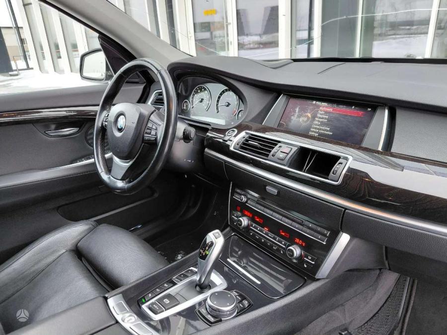 Pelēks BMW 535 Gran Turismo 2015 Viļņa, ar dzinēja tilpumu 2.98 L un nobraukumu 129 tūkst. km par 12500 €, foto 13 vietnē AUTOMOTO.COM.LV