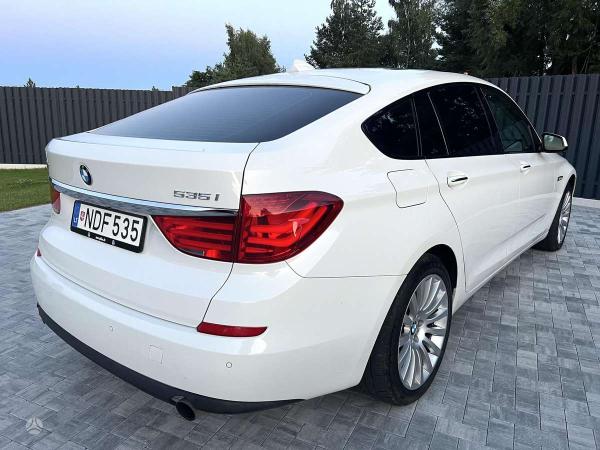 White BMW 535 Gran Turismo 2012 in Vilnius, with an engine capacity of 2.98 L and mileage of 253 thousand km for 6700 €, photo 7 on AUTOMOTO.COM.LV