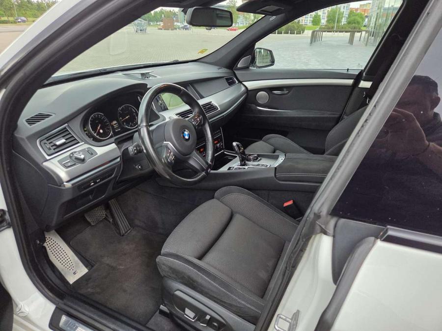White BMW 535 Gran Turismo 2013 in Siauliai, with an engine capacity of 2.99 L and mileage of 221 thousand km for 15555 €, photo 9 on AUTOMOTO.COM.LV