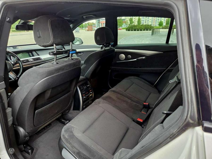 White BMW 535 Gran Turismo 2013 in Siauliai, with an engine capacity of 2.99 L and mileage of 221 thousand km for 15555 €, photo 10 on AUTOMOTO.COM.LV