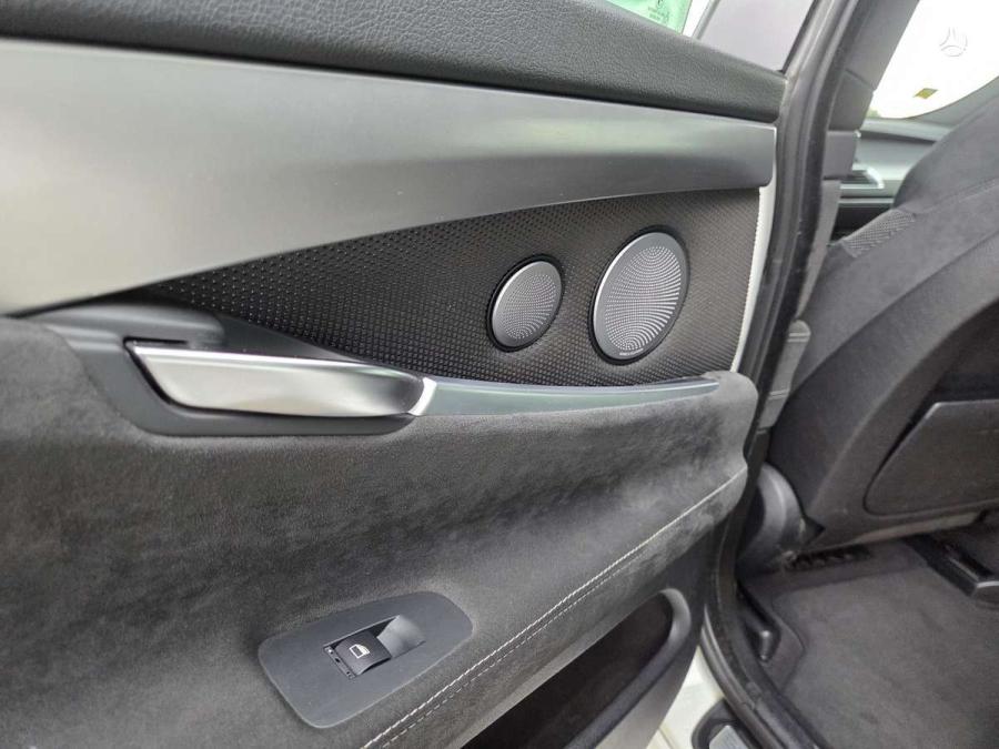 White BMW 535 Gran Turismo 2013 in Siauliai, with an engine capacity of 2.99 L and mileage of 221 thousand km for 15555 €, photo 13 on AUTOMOTO.COM.LV