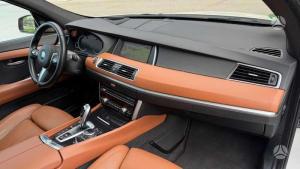 Balts BMW 535 Gran Turismo 2014 Šauļi, ar dzinēja tilpumu 2.99 L un nobraukumu 279 tūkst. km par 15950 €, foto 27 vietnē AUTOMOTO.COM.LV