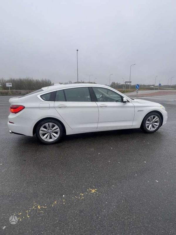 White BMW 535 Gran Turismo 2014 in Panevezys, with an engine capacity of 3.00 L and mileage of 158 thousand km for 11500 €, photo 4 on AUTOMOTO.COM.LV