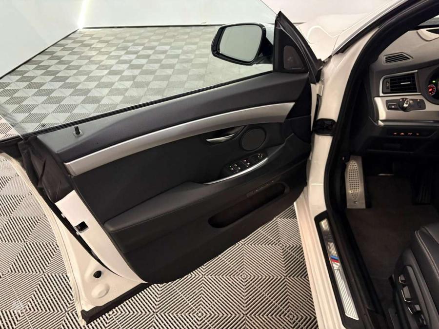 Balts BMW 535 Gran Turismo 2015 Marijampole, ar dzinēja tilpumu 2.99 L un nobraukumu 261 tūkst. km par 16450 €, foto 8 vietnē AUTOMOTO.COM.LV