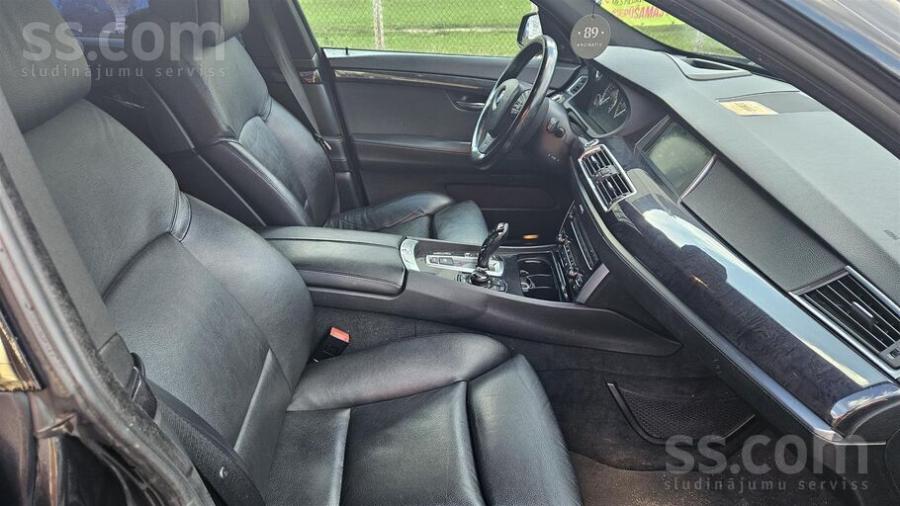 Pelēks BMW 535 2010 Daugavpils, ar dzinēja tilpumu 3.00 L un nobraukumu 306 tūkst. km par 8000 €, foto 14 vietnē AUTOMOTO.COM.LV
