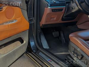 Grey BMW 535 2011 in Riga, with an engine capacity of 3.00 L and mileage of 290 thousand km for 11499 €, photo 12 on AUTOMOTO.COM.LV