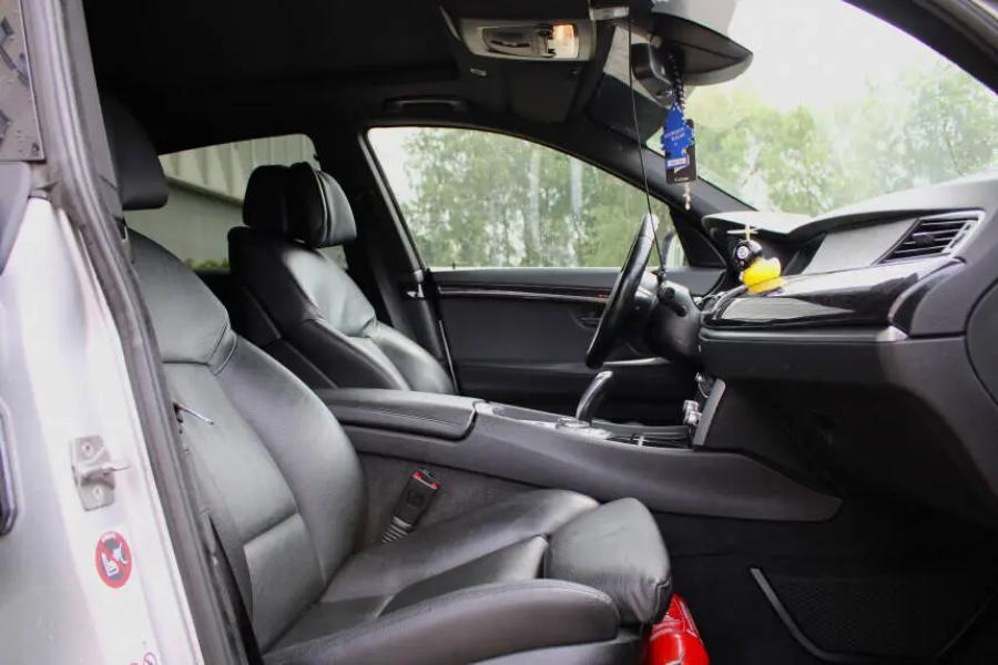 Grey BMW 535 2012 in Riga, with an engine capacity of 3.00 L and mileage of 311 thousand km for 16000 €, photo 12 on AUTOMOTO.COM.LV