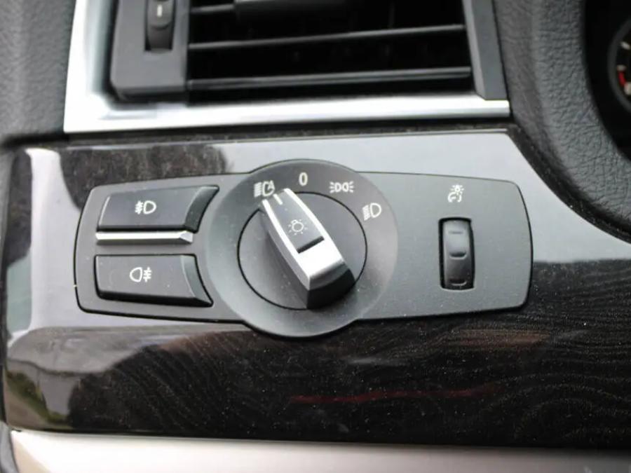 Grey BMW 535 2012 in Riga, with an engine capacity of 3.00 L and mileage of 311 thousand km for 16000 €, photo 14 on AUTOMOTO.COM.LV
