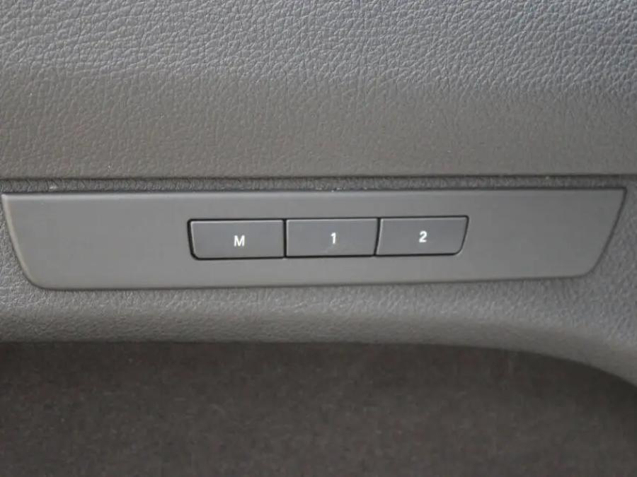 Grey BMW 535 2012 in Riga, with an engine capacity of 3.00 L and mileage of 311 thousand km for 16000 €, photo 16 on AUTOMOTO.COM.LV