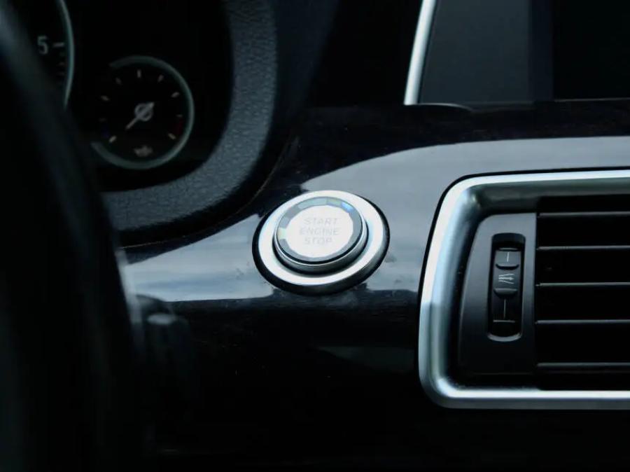 Grey BMW 535 2012 in Riga, with an engine capacity of 3.00 L and mileage of 311 thousand km for 16000 €, photo 25 on AUTOMOTO.COM.LV