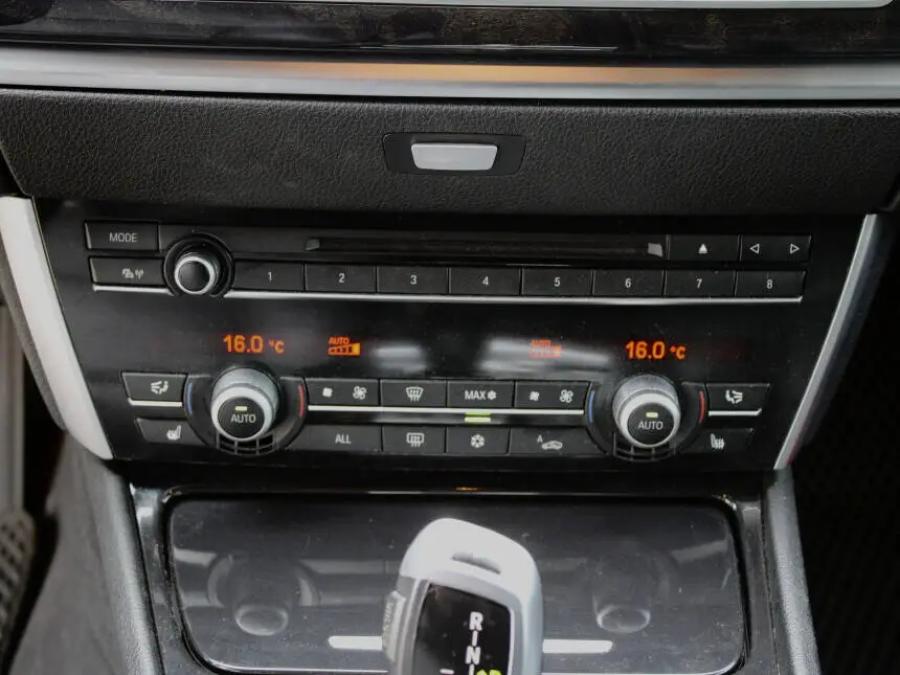 Grey BMW 535 2012 in Riga, with an engine capacity of 3.00 L and mileage of 311 thousand km for 16000 €, photo 35 on AUTOMOTO.COM.LV