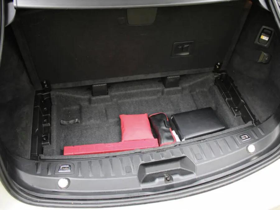Grey BMW 535 2012 in Riga, with an engine capacity of 3.00 L and mileage of 311 thousand km for 16000 €, photo 43 on AUTOMOTO.COM.LV