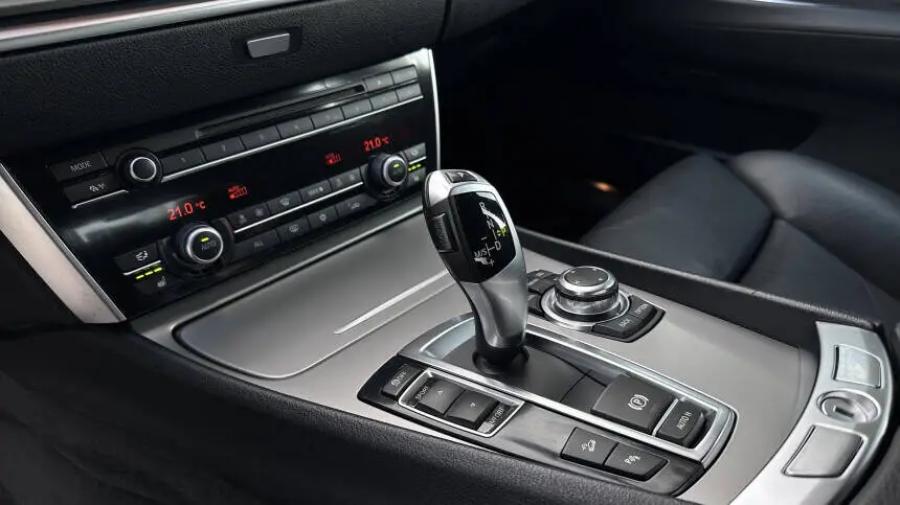 Pelēks BMW 535 2012 Rīga, ar dzinēja tilpumu 3.00 L un nobraukumu 233 tūkst. km par 15490 €, foto 13 vietnē AUTOMOTO.COM.LV