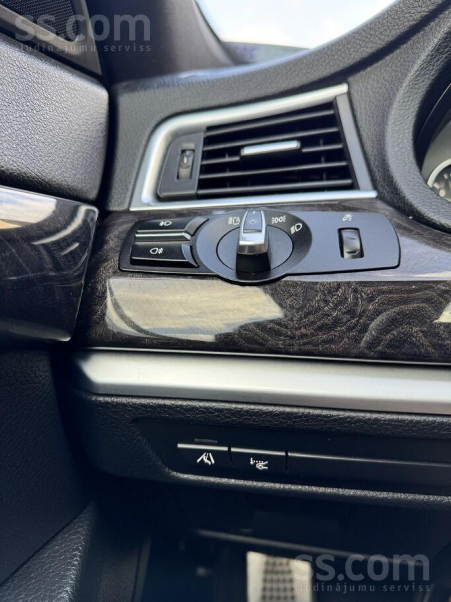 Grey BMW 535 2012 in Riga, with an engine capacity of 3.00 L and mileage of 213 thousand km for 11100 €, photo 11 on AUTOMOTO.COM.LV